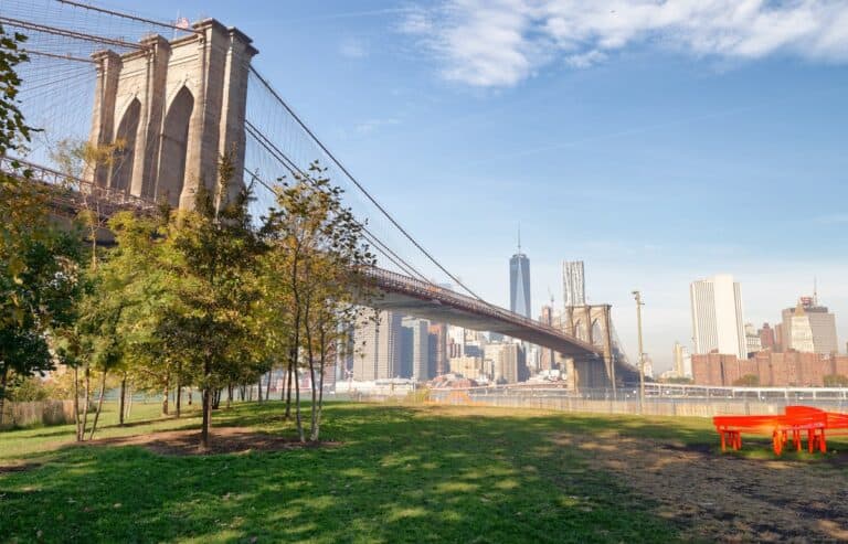 19 Best Brooklyn Bridge Photo Spots (With Pictures!)